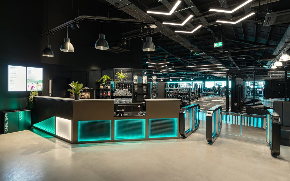 Everlast Gyms rolling out lighting schemes to modernize the workout ...